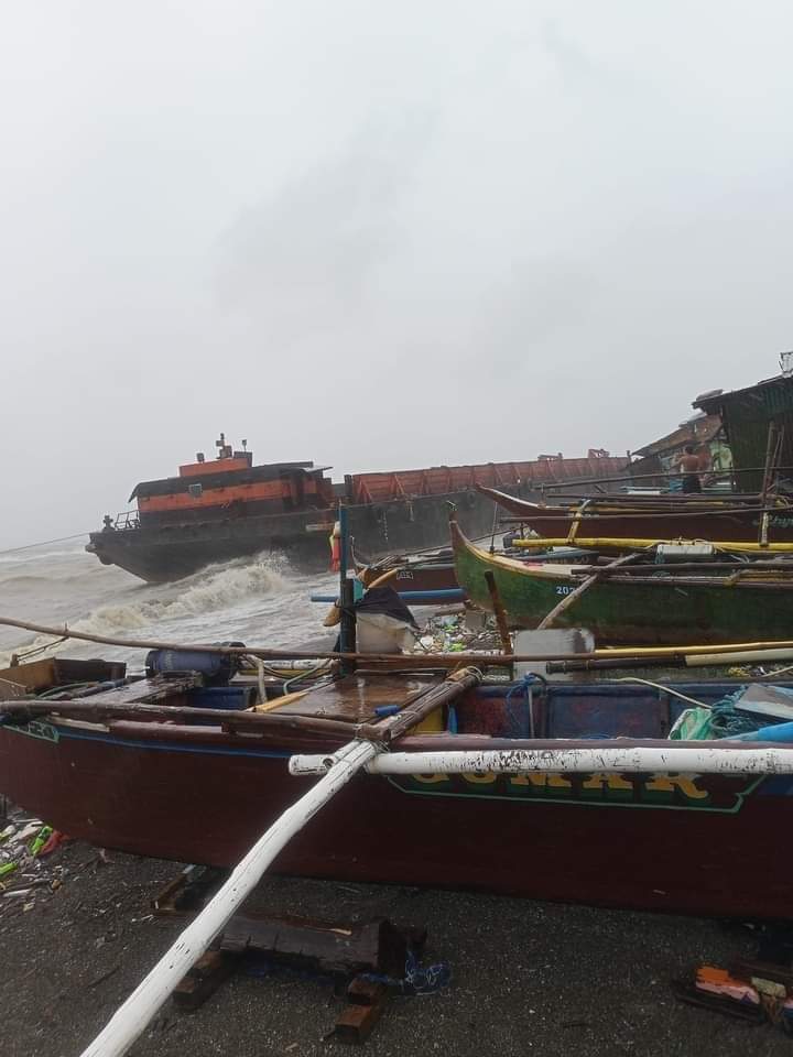 Ship Runs Aground on Cavite Coastline, Residents Express Concern Over ...